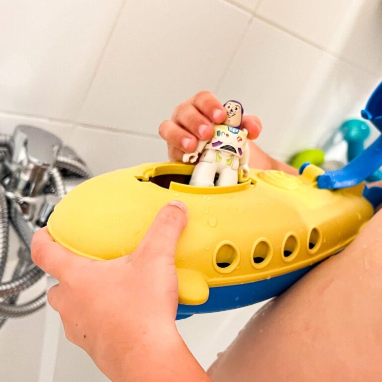11 Wonderful Bath Toys for Children – Make Bathtime More Fun (& Easy)